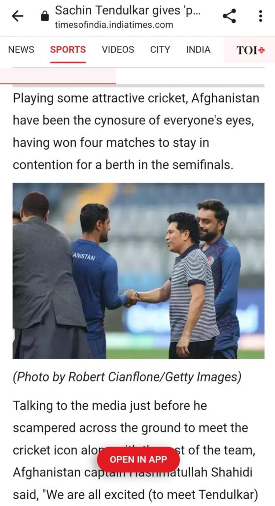 Maxwell touched Indian cricket legend Sachin Tendulkar's feet?